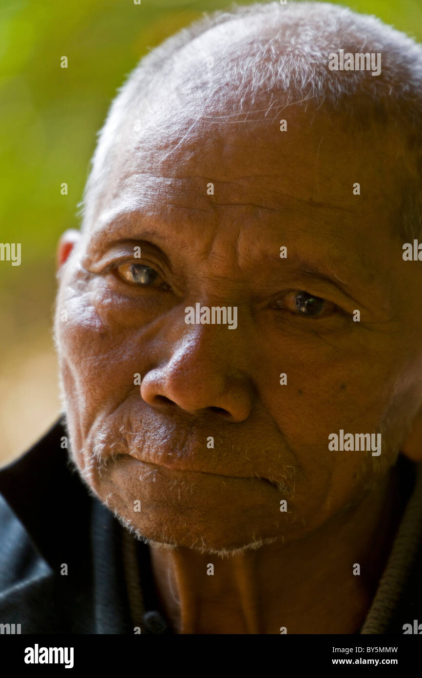 Old Jinuo man, Jinuo Luoke (Jinuo Shan), Jinghong, Xishuangbanna ...