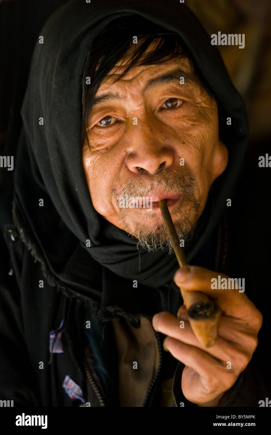Old Jinuo man smoking pipe, Jinuo Luoke (Jinuo Shan), Jinghong ...
