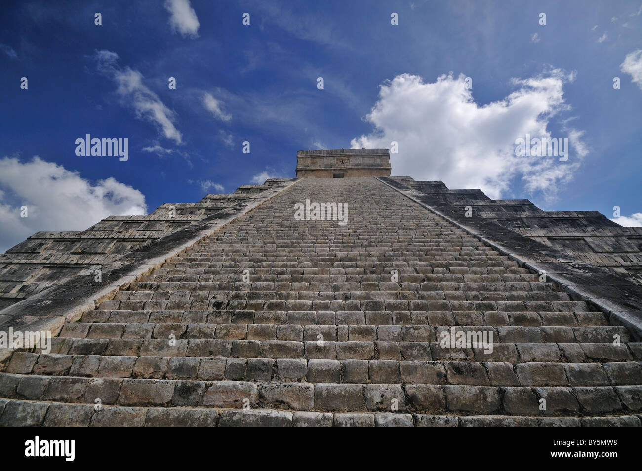 El Castillo Mayan Pyramid at Chichen Itza, Quintana Roo, Mexico Stock ...