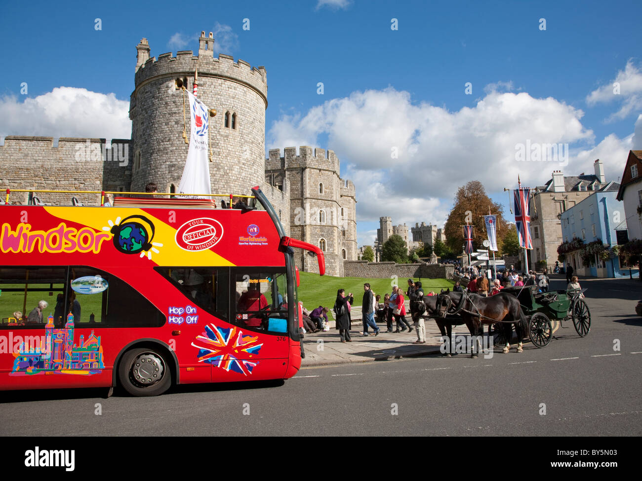 Sightseeing bus windsor hi-res stock photography and images - Alamy