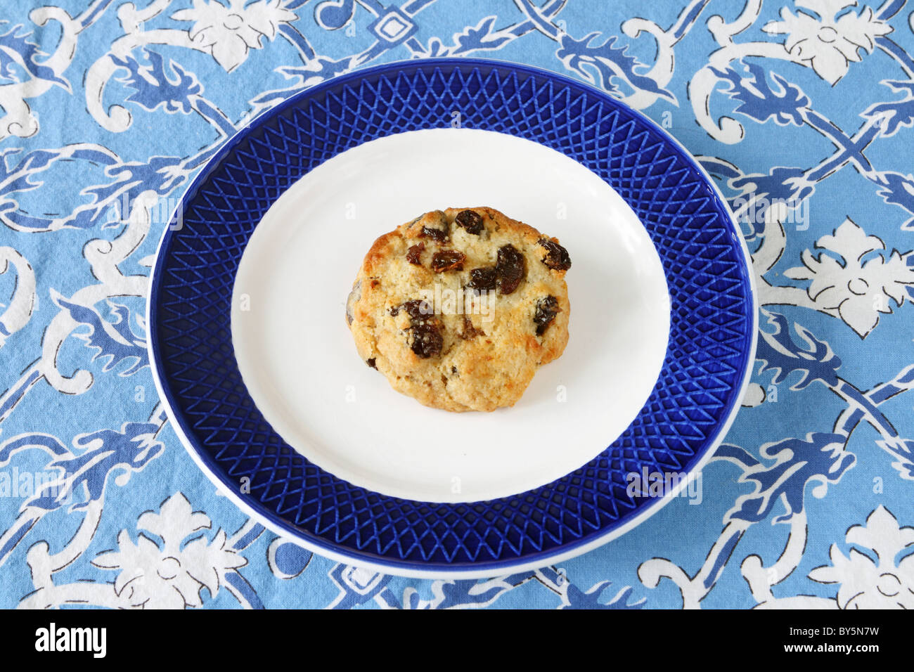 toasted raisin scone isolated on a blue edged plate Stock Photo - Alamy