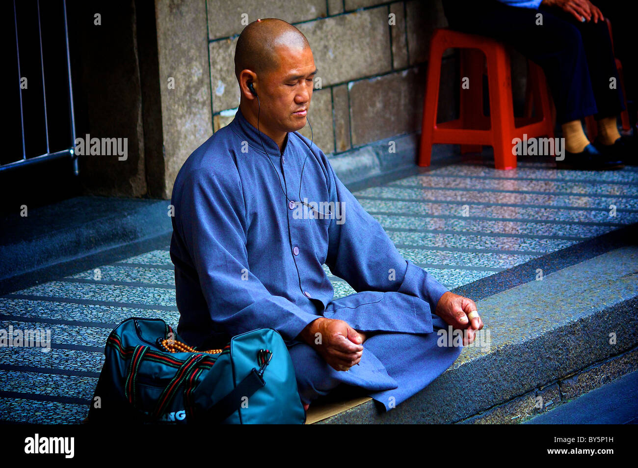 Man meditating buddhist temple hi-res stock photography and images - Alamy