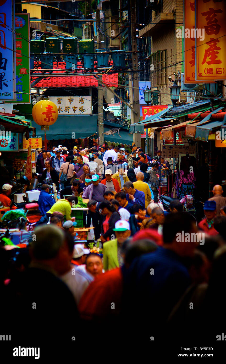 crowd at the market Stock Photo - Alamy