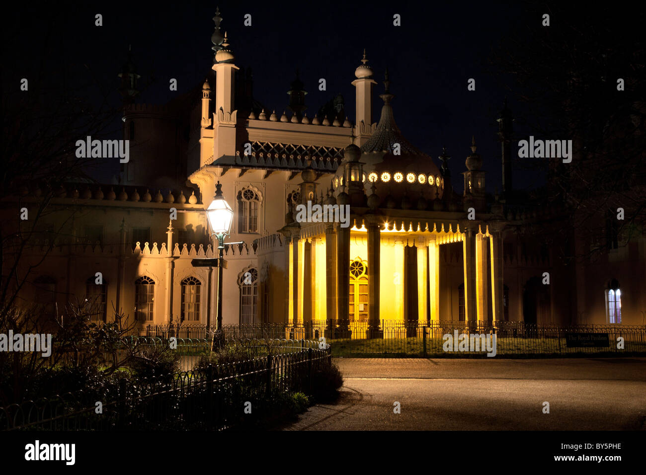 Brighton royal pavilion at night hi-res stock photography and images ...