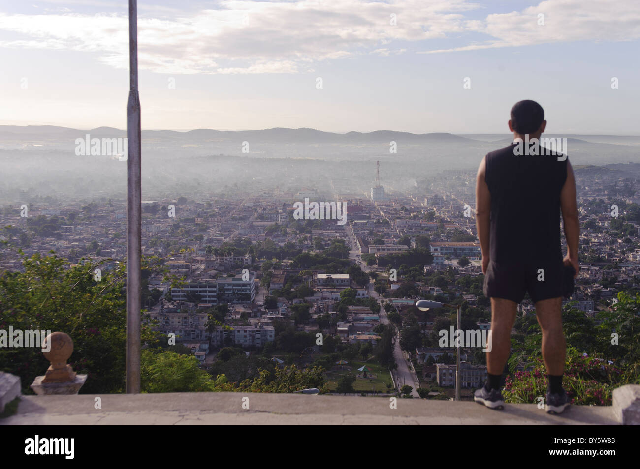 Man footing city hi-res stock photography and images - Alamy