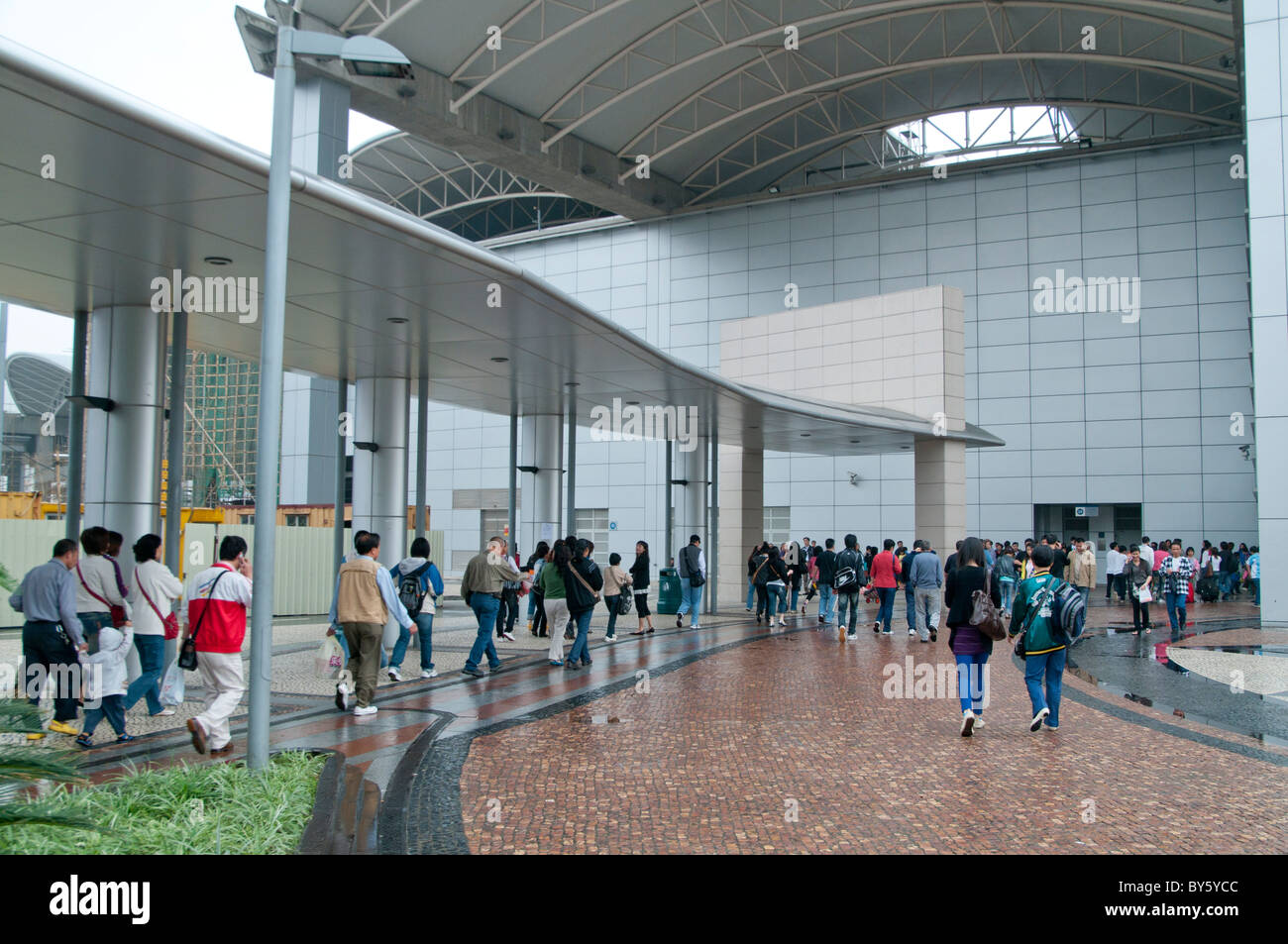 China border crossing hi-res stock photography and images - Alamy