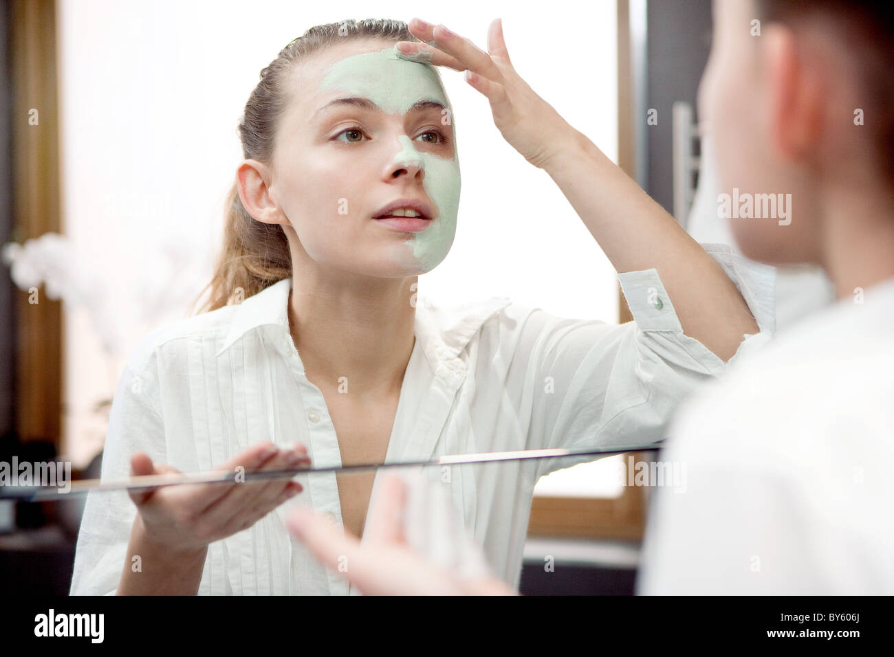 woman applying face mask Stock Photo - Alamy woman applying face mask Stock Photo - Alamy
