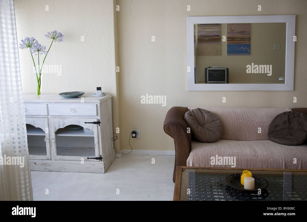 Simple living room hi-res stock photography and images - Alamy