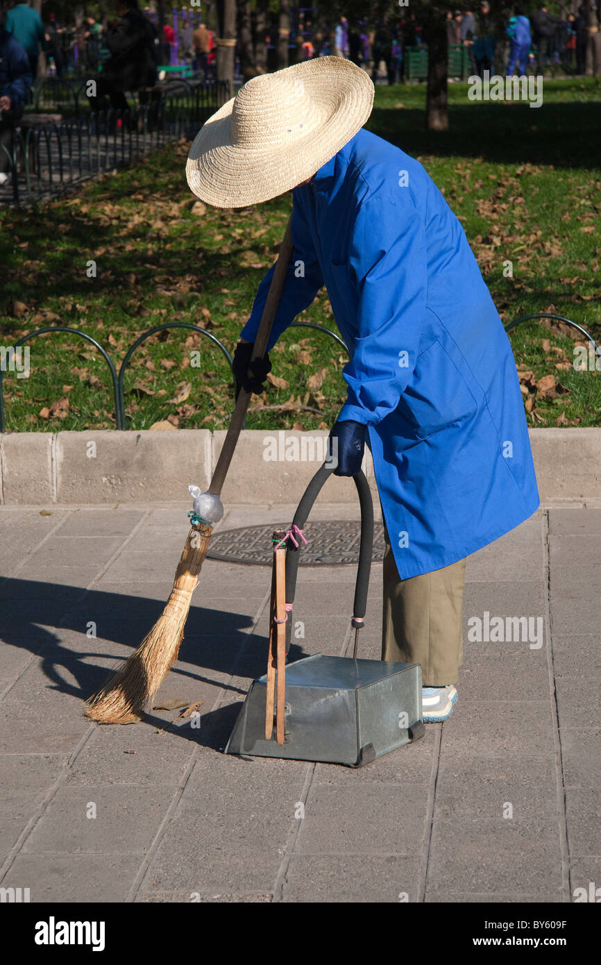 Chinese Street Sweeper in the Temple of Heaven Park Beijing China Stock ...