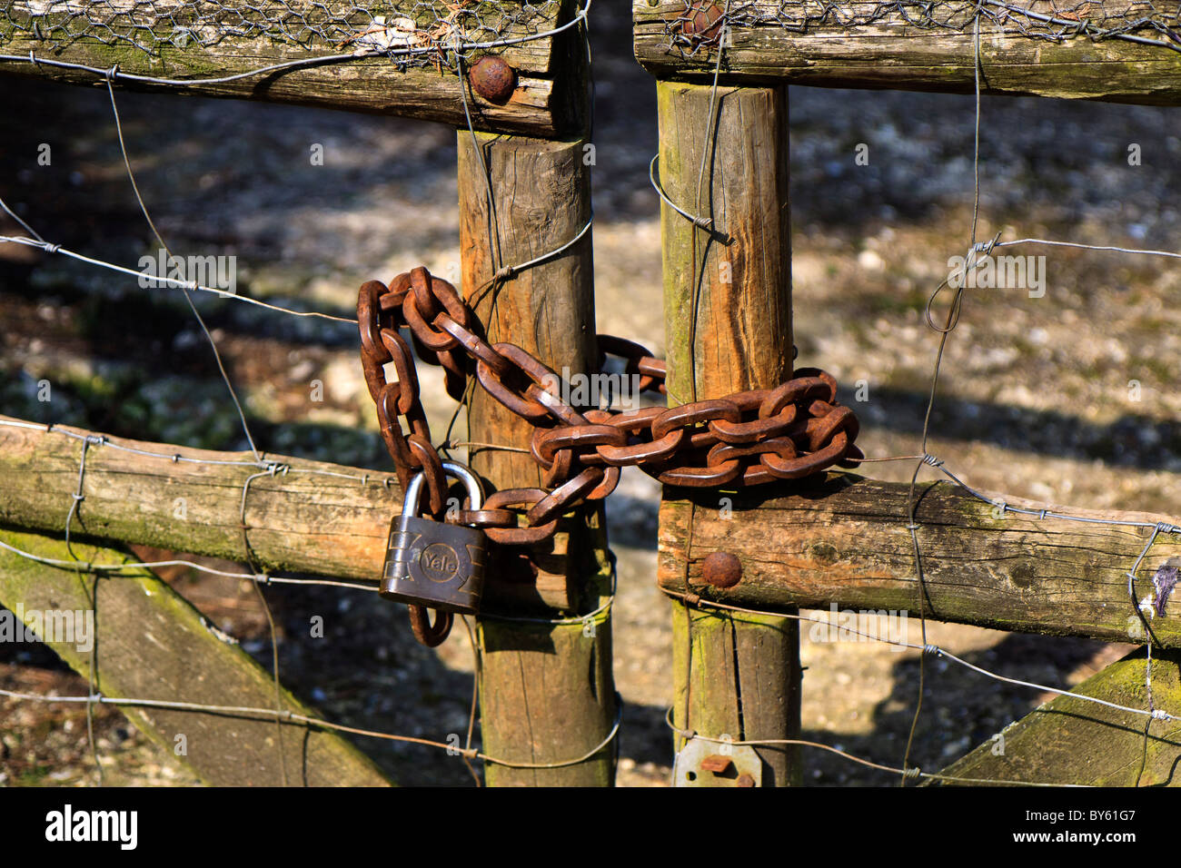 Locked gates hi-res stock photography and images - Alamy