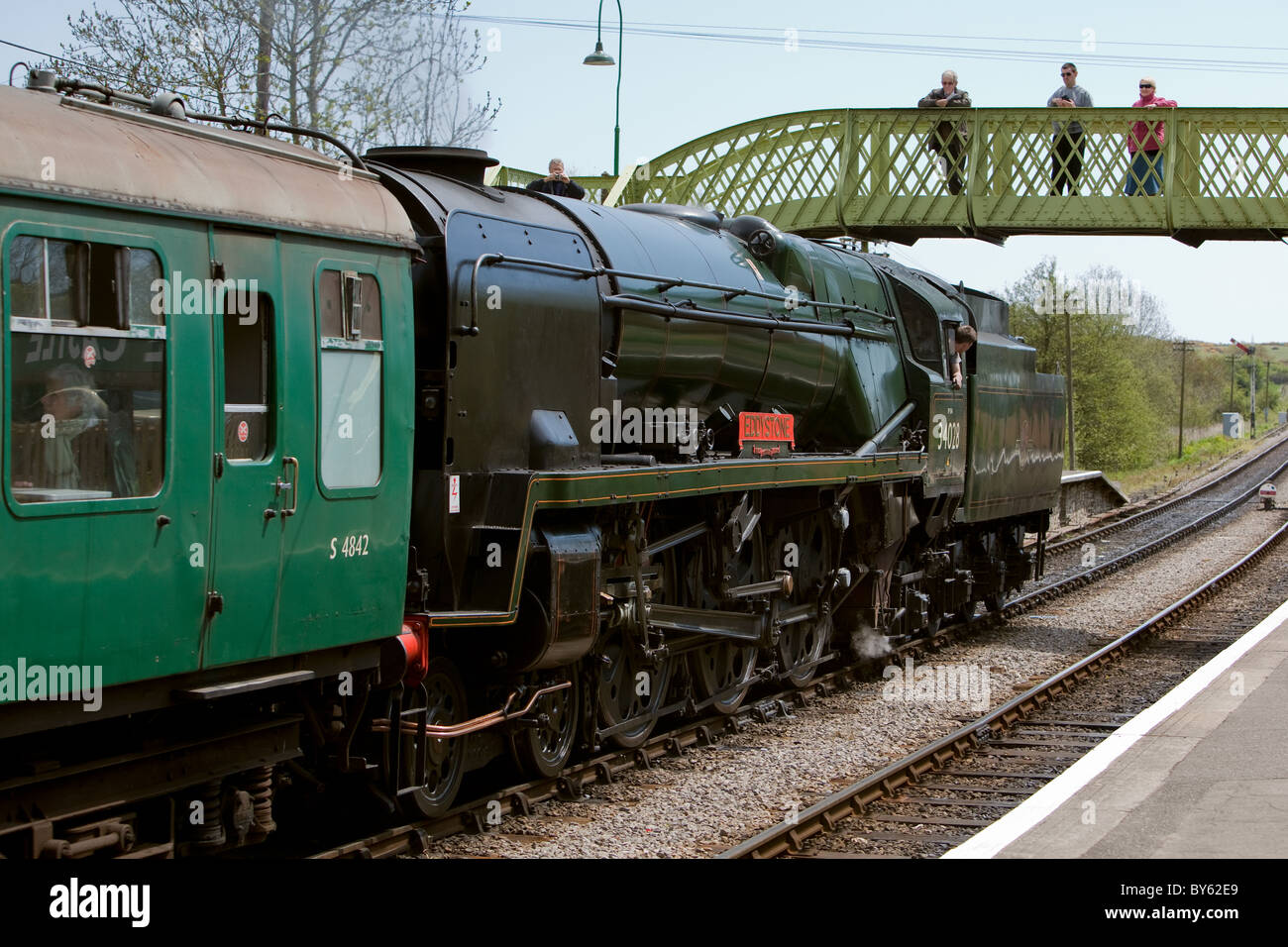 Steam train uk 1950s hi-res stock photography and images - Alamy