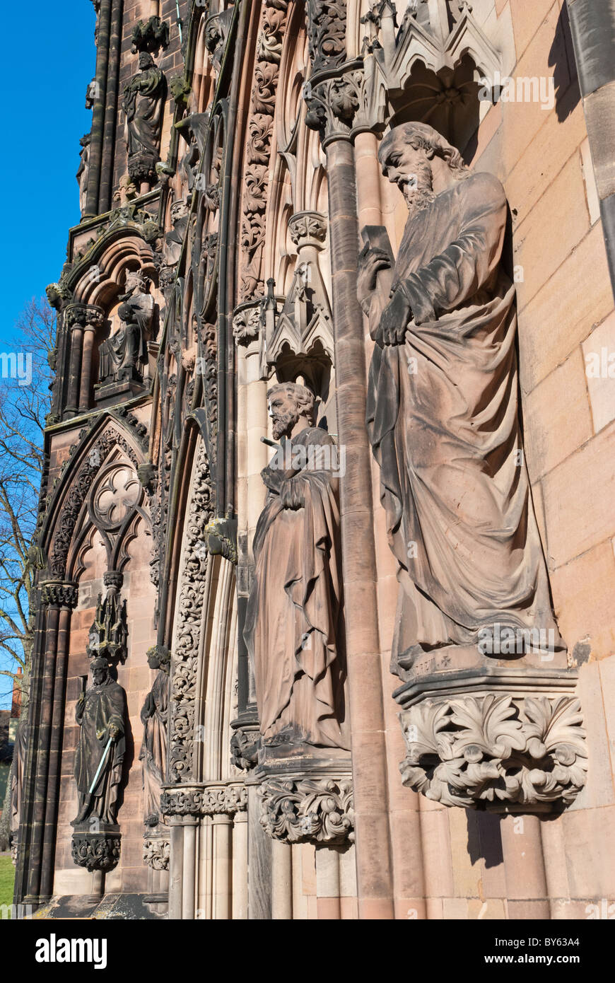 Lichfield cathedral statue hi-res stock photography and images - Alamy
