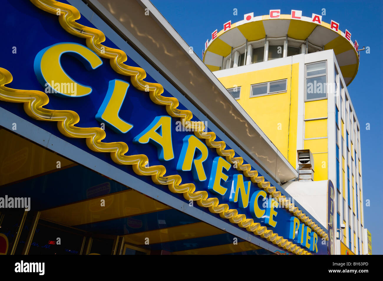 ENGLAND Hampshire Portsmouth Clarence Pier amusement arcade on the ...