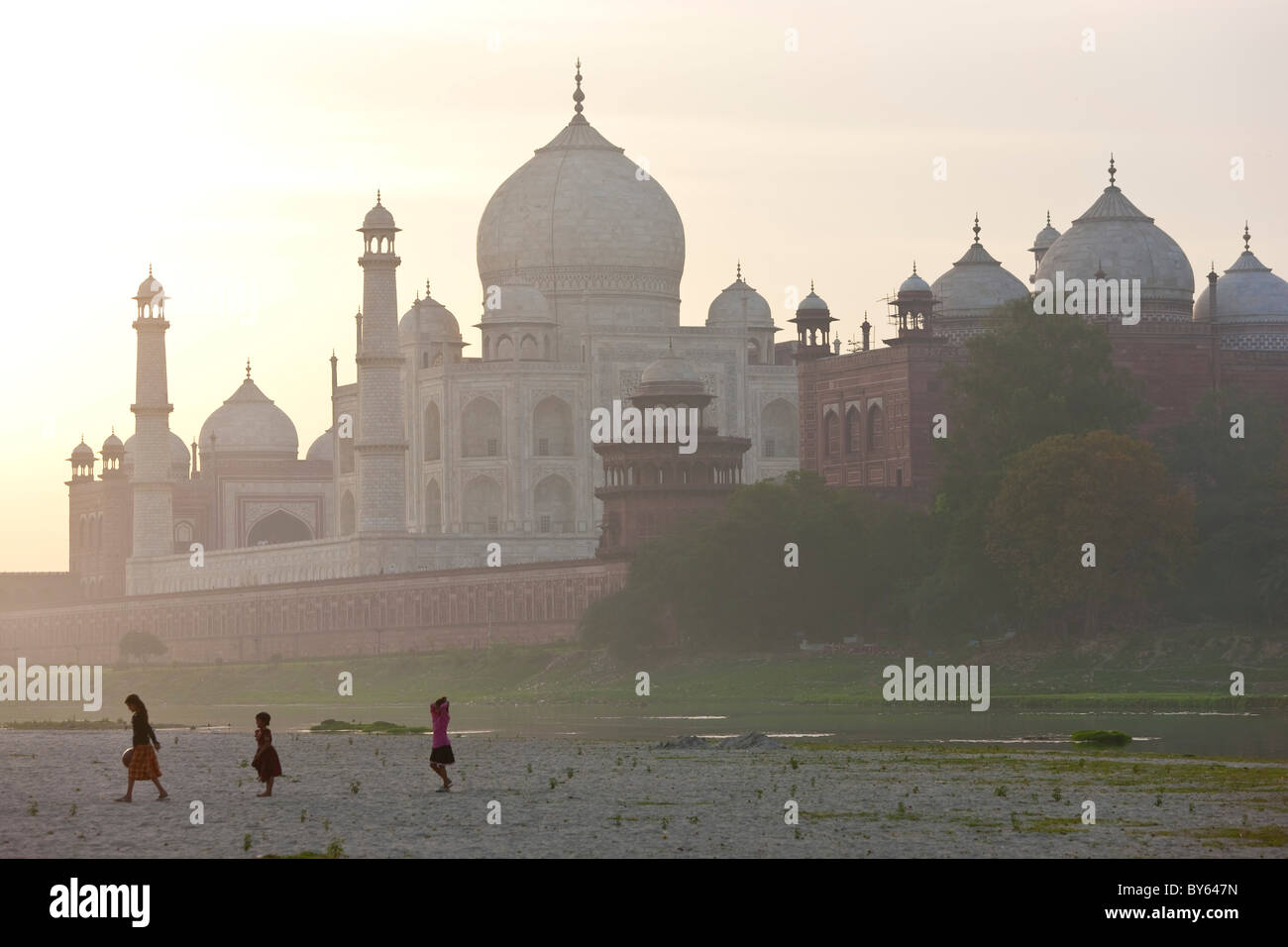 Yamuna river taj mahal hi-res stock photography and images - Alamy