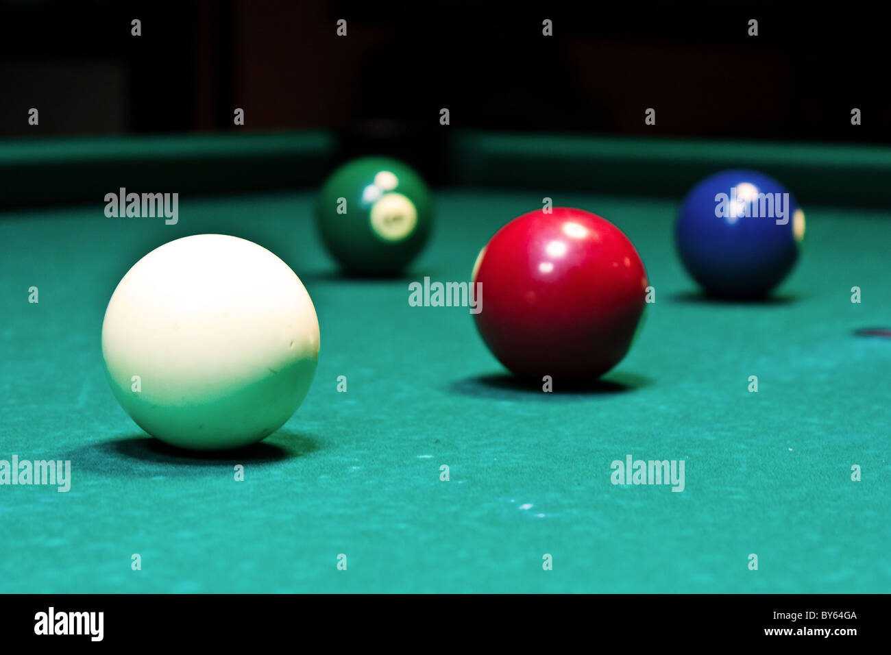 Round billiard table hi-res stock photography and images - Alamy