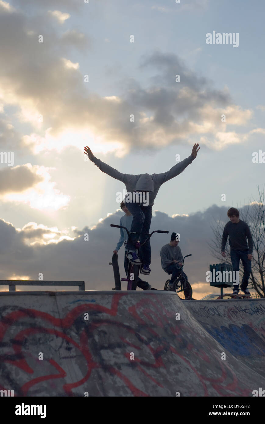 Man doing bmx trick at skate park Stock Photo - Alamy