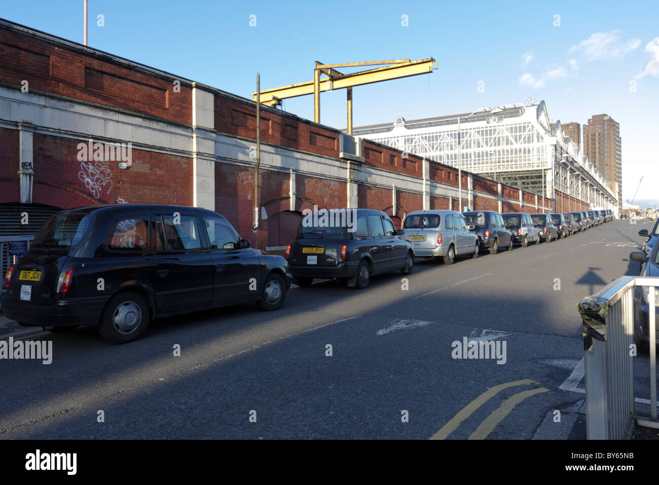 Waterloo station taxi rank hi-res stock photography and images - Alamy