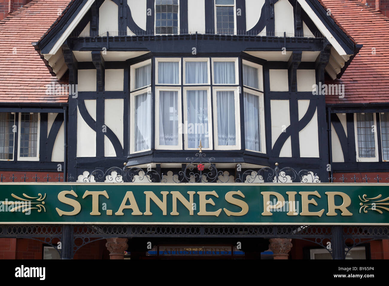 St annes pier hi-res stock photography and images - Alamy