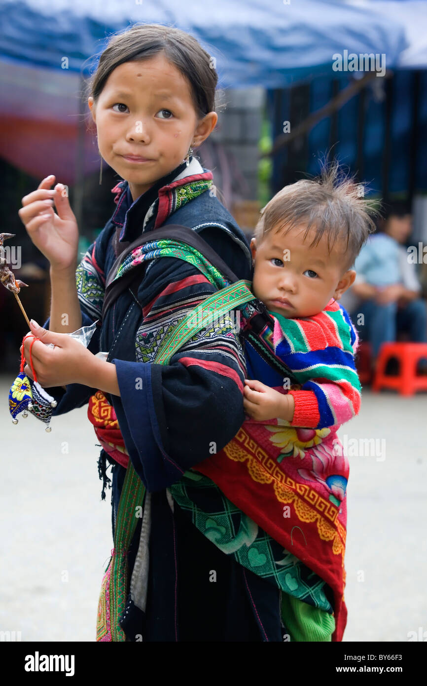 Young hmong women hi-res stock photography and images - Alamy