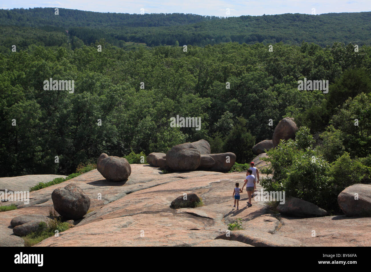 family hiking Elephant Rocks State Park Missouri Stock Photo - Alamy