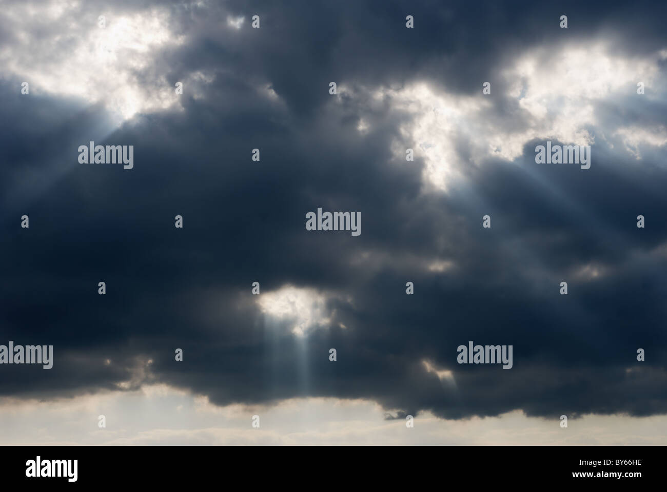 Sun rays bursting through clouds hi-res stock photography and images ...