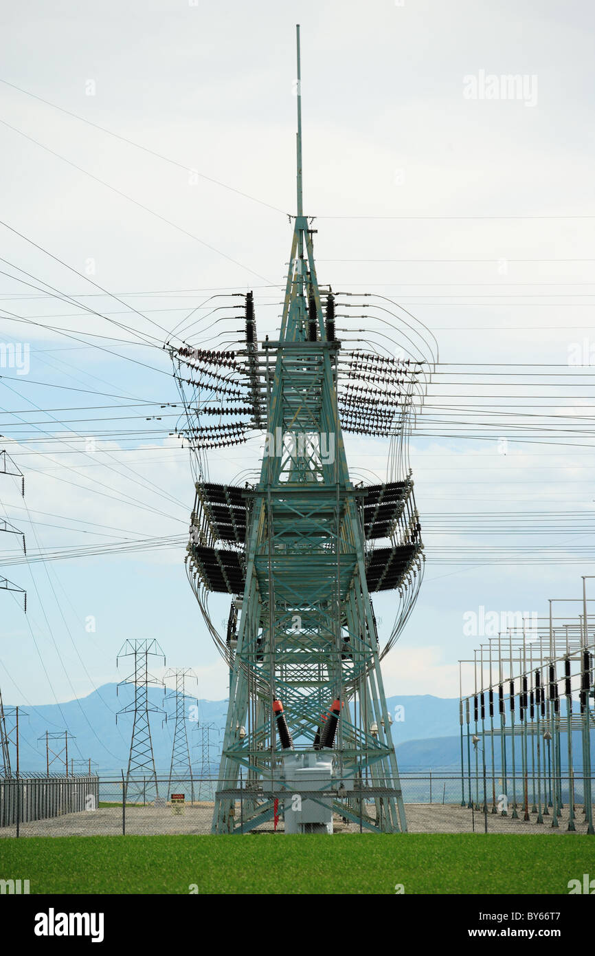 A view of an electrical substation Stock Photo - Alamy