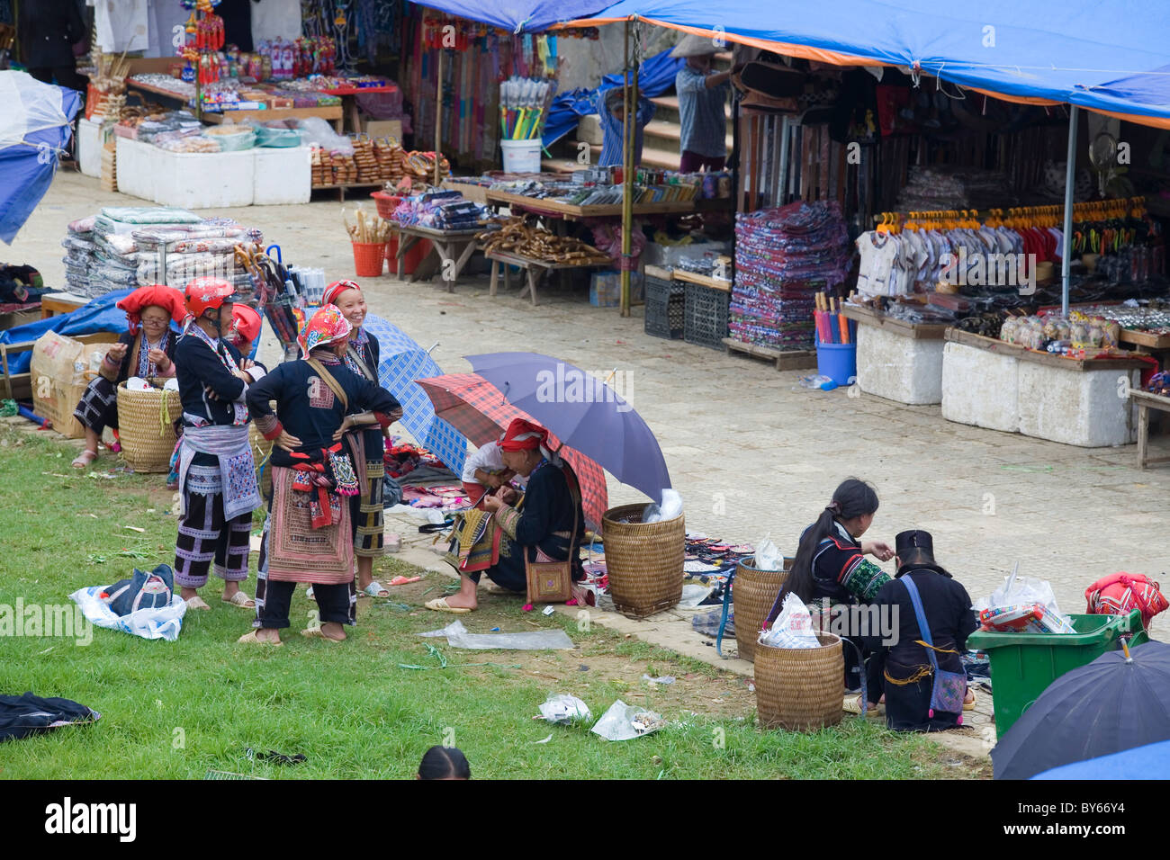 Indigenous market merchant hi-res stock photography and images - Alamy