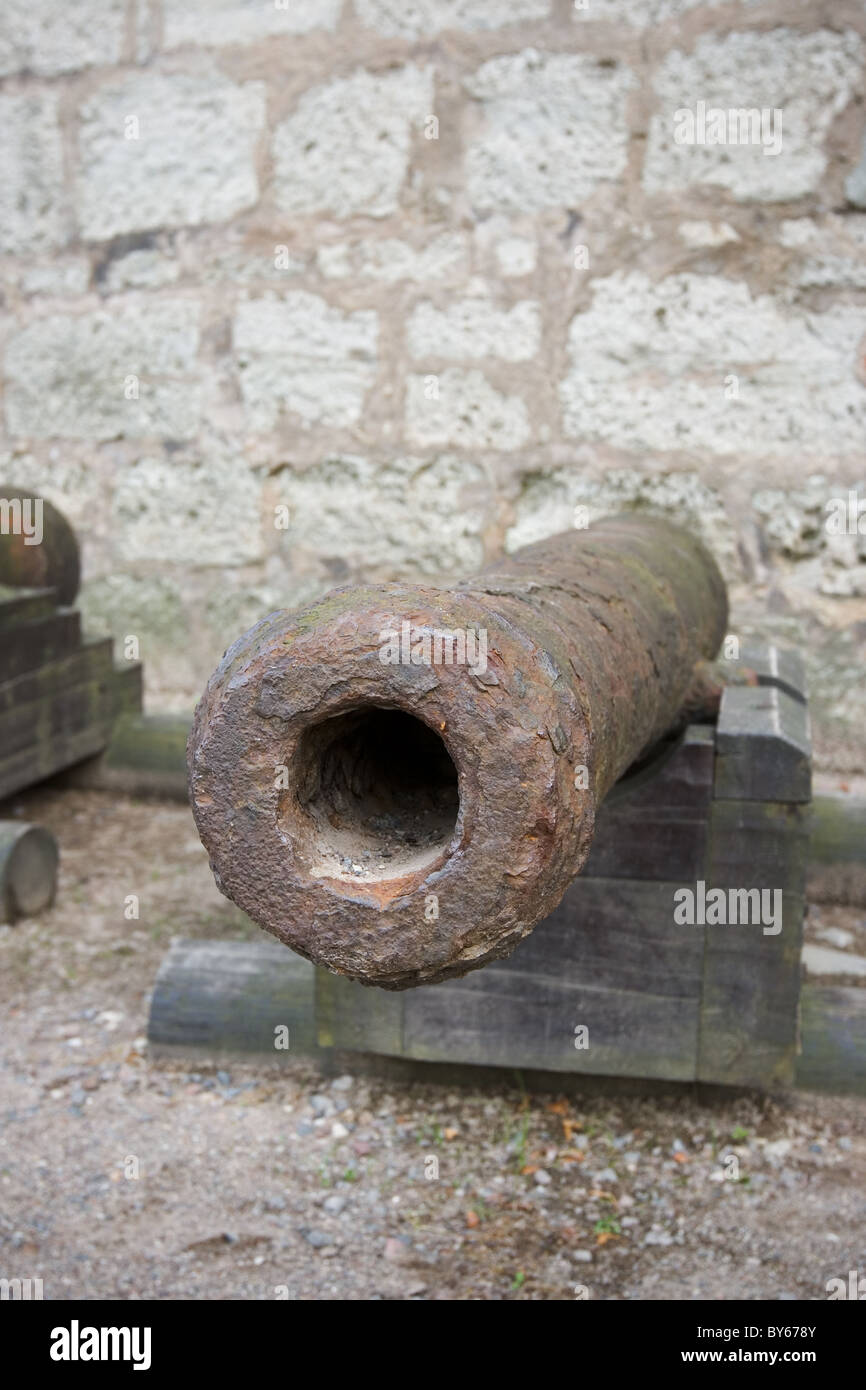 Old rusty cannon hi-res stock photography and images - Alamy