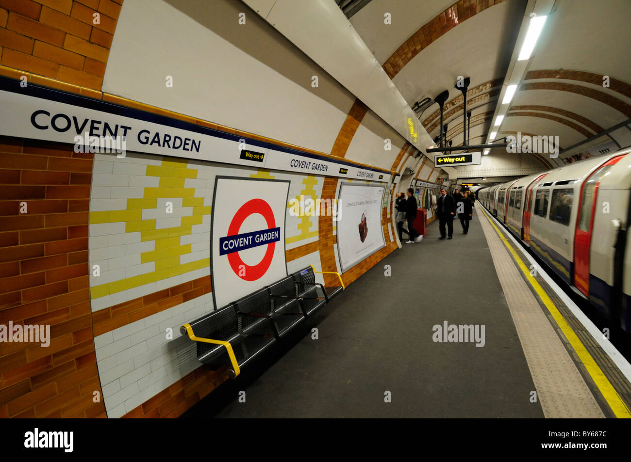 Piccadilly Line Sign London Stock Photos & Piccadilly Line Sign London ...