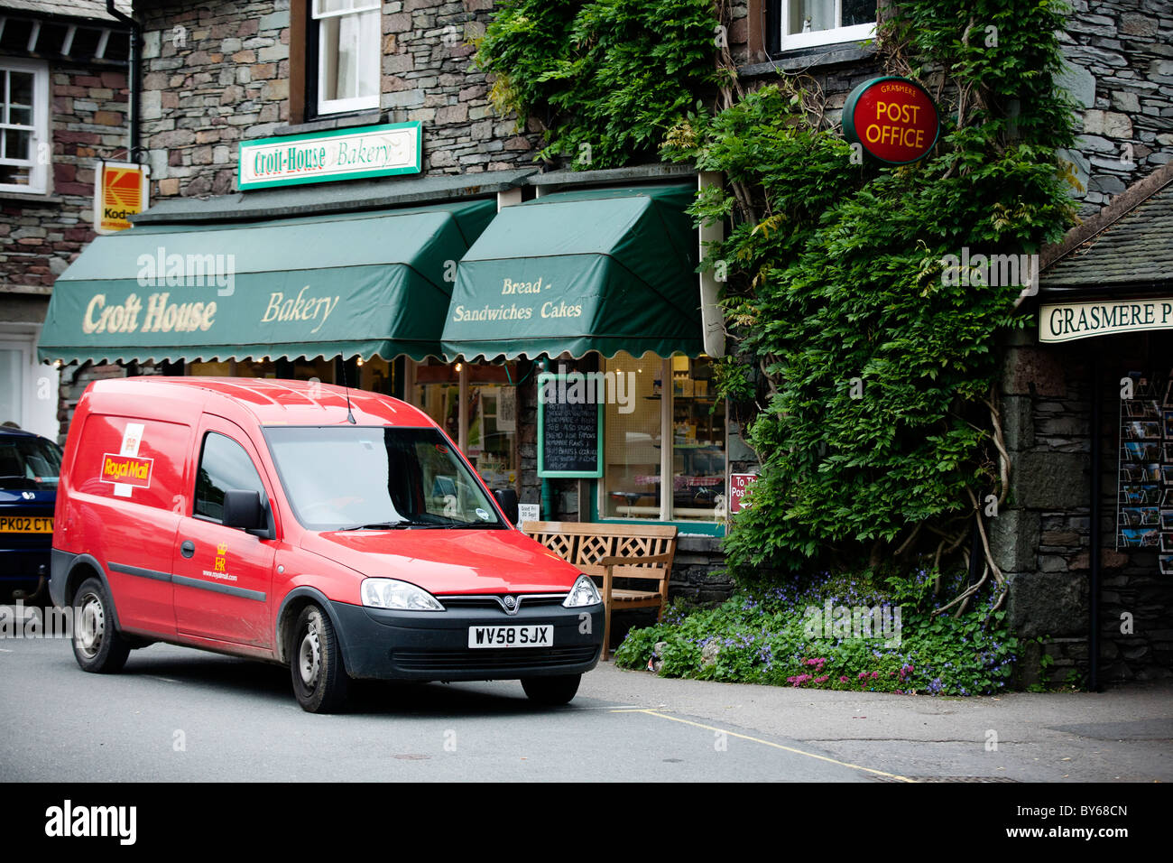 Royal mail van post hi-res stock photography and images - Alamy