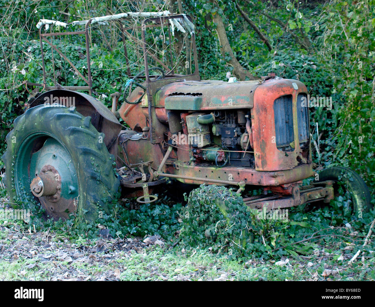 Derelict tractor hi-res stock photography and images - Alamy