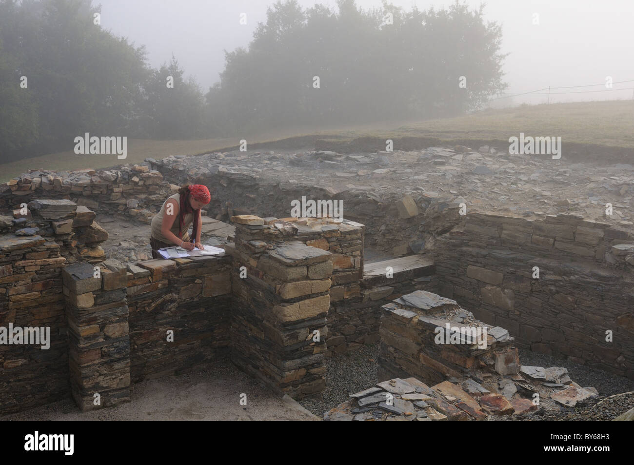 Young archaeologists hi-res stock photography and images - Alamy