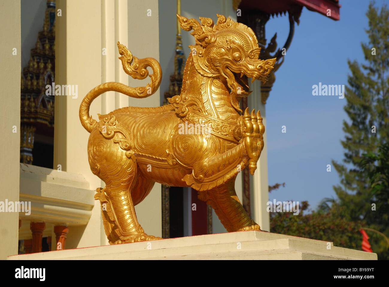 A 'Singha' mythical lion at the Wat Pho Chai in Nong Khai, Thailand ...