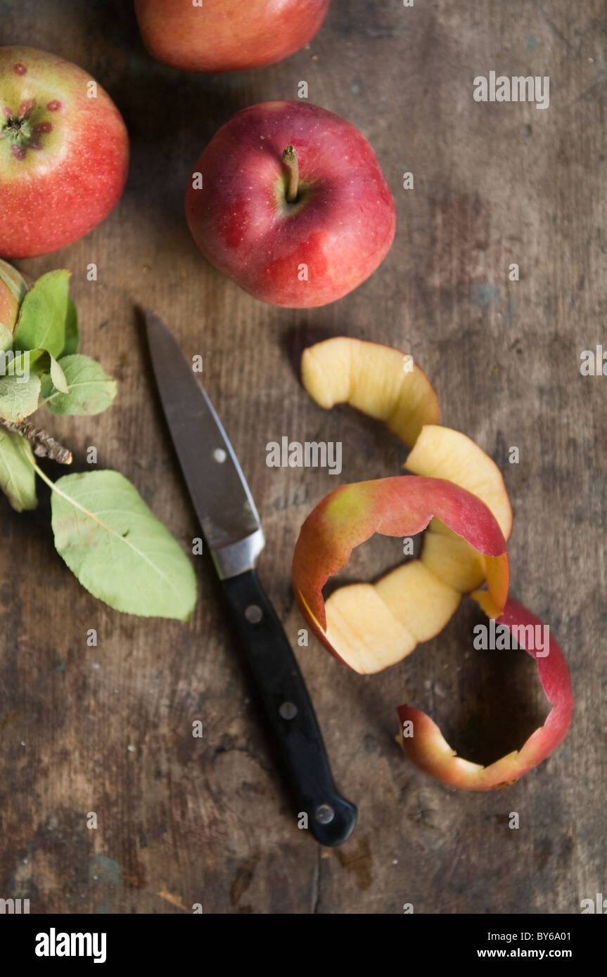 peeled apples on table with knife Stock Photo - Alamy