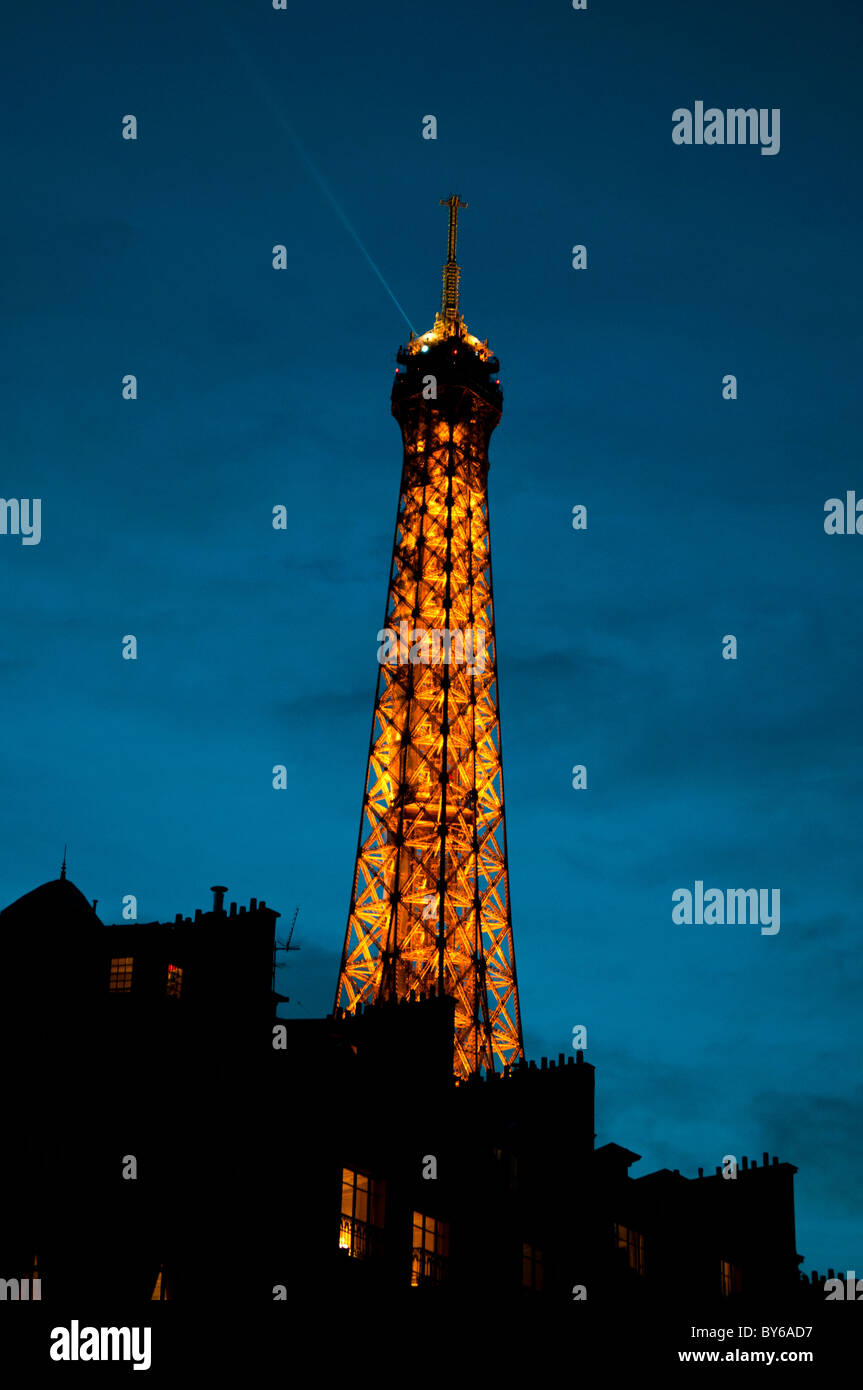 Eiffel tower day night hi-res stock photography and images - Alamy