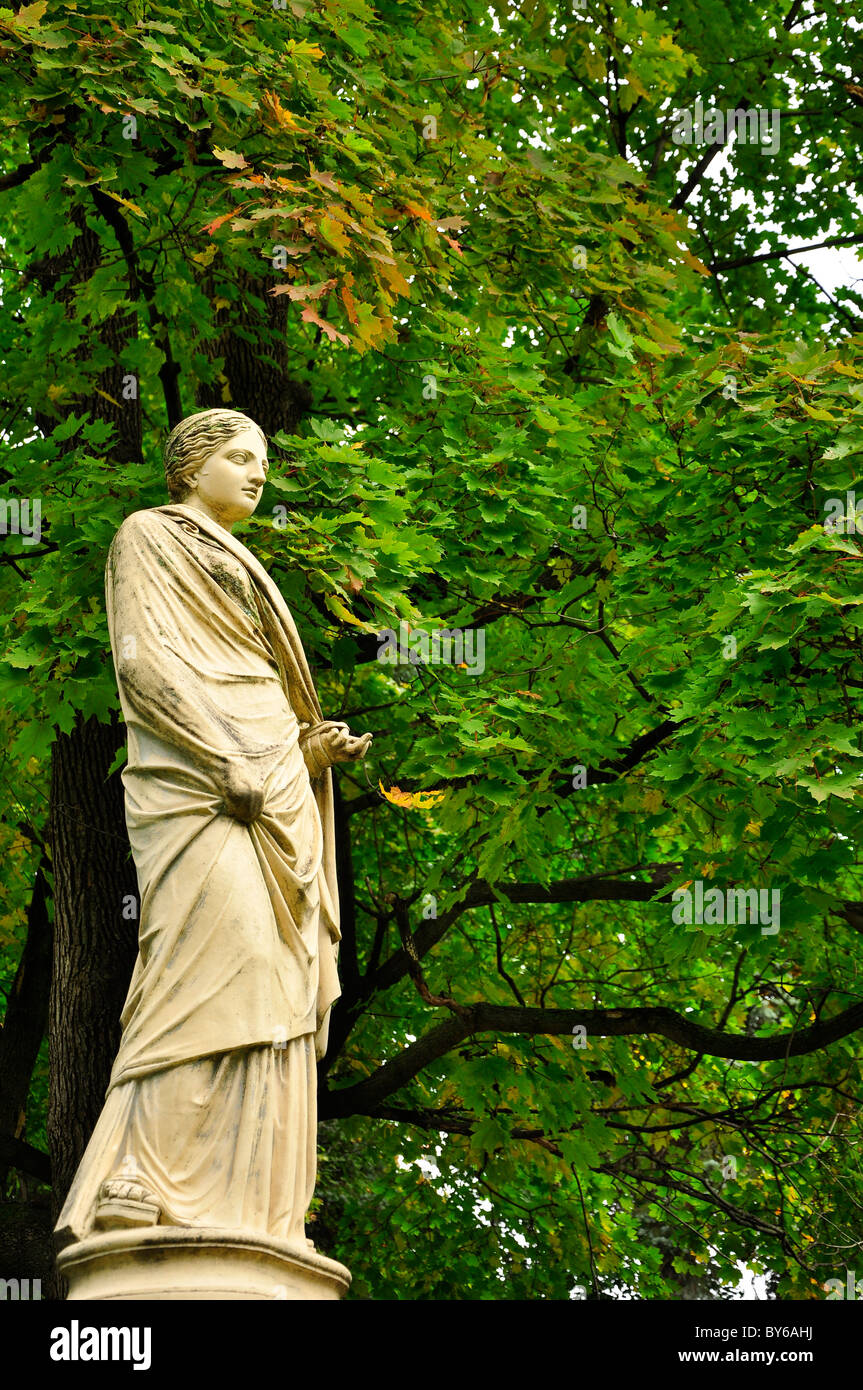 Cemetery statue hi-res stock photography and images - Alamy