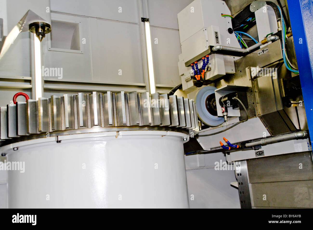 Machine mechanism hi-res stock photography and images - Alamy