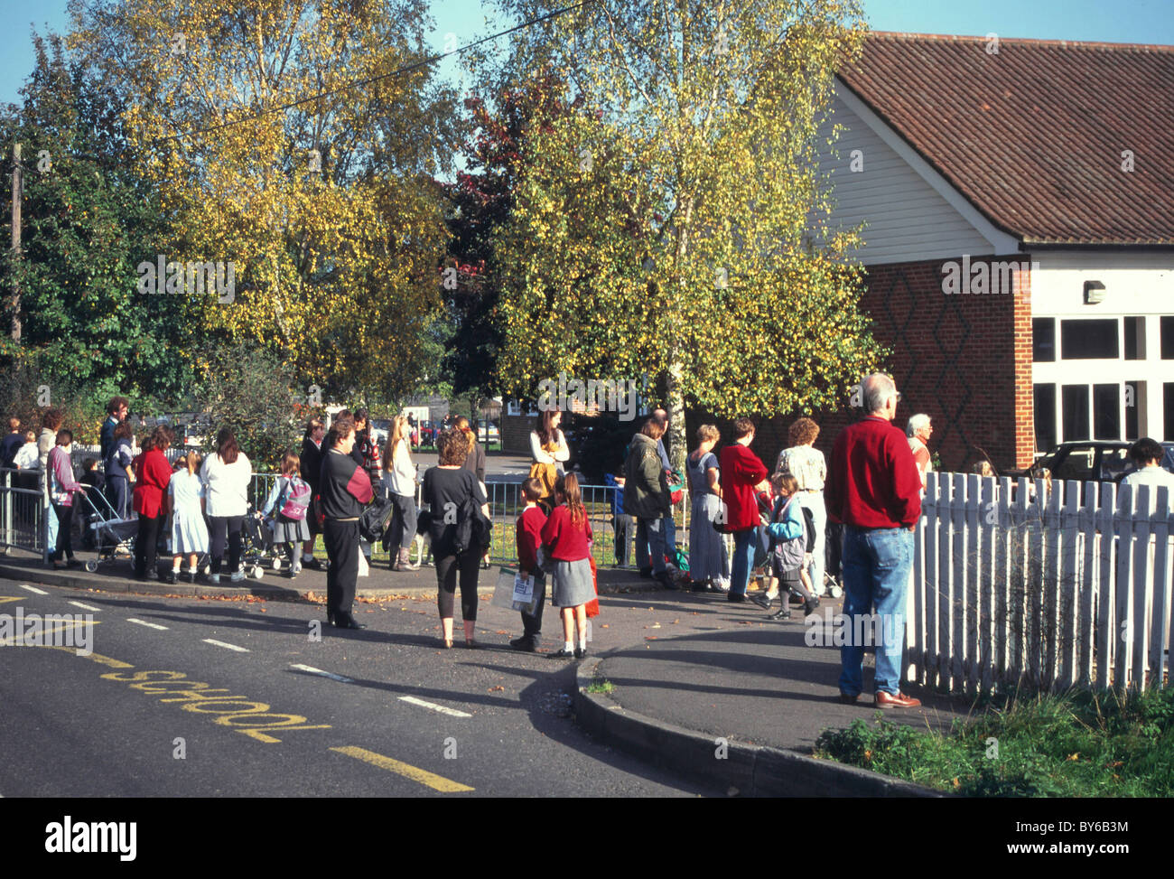 Mums school gates High Resolution Stock Photography and Images - Alamy
