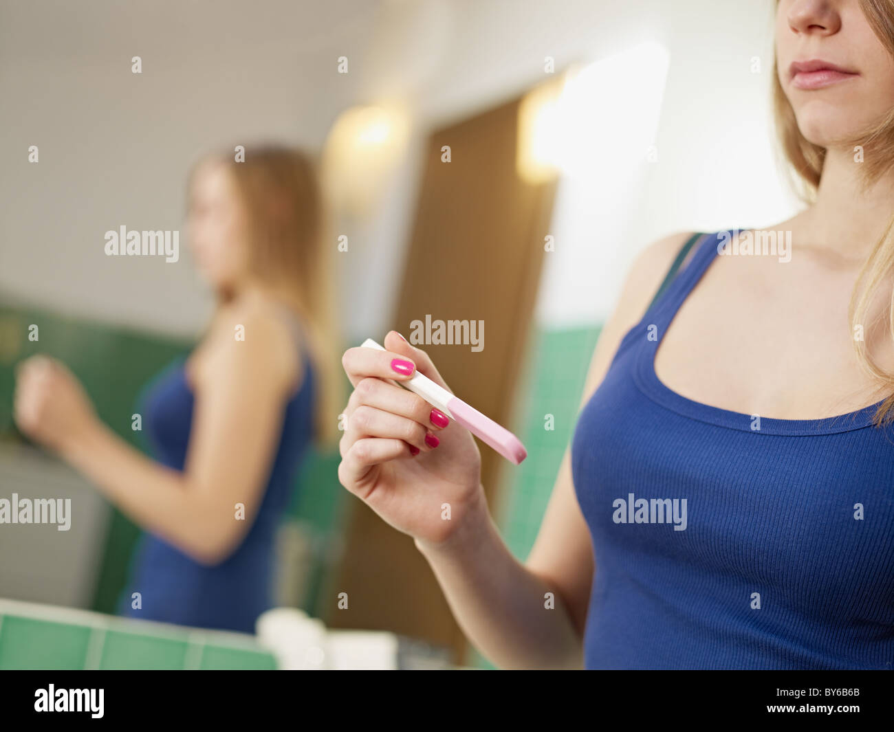 Pregnancy test kit hi-res stock photography and images - Alamy