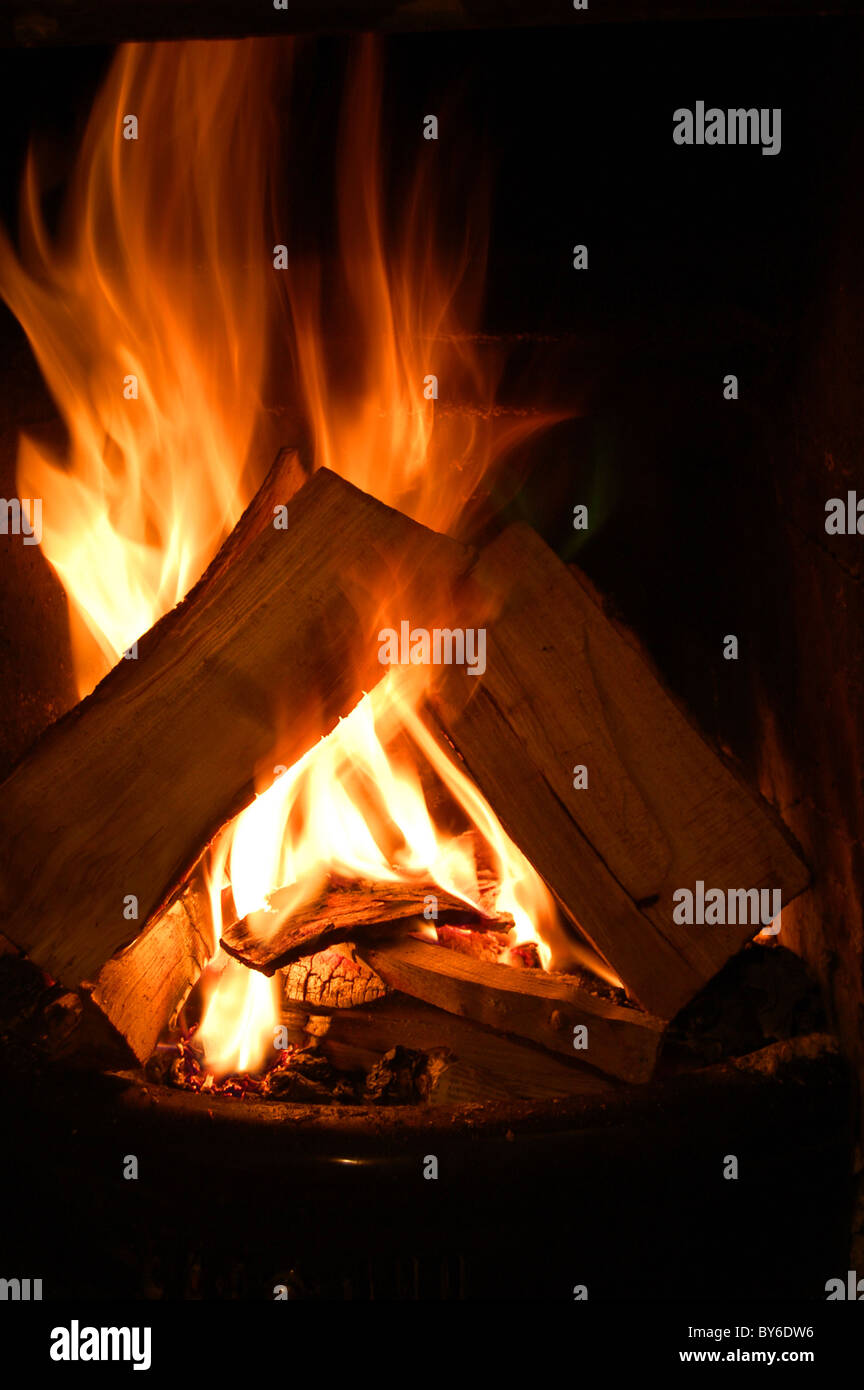 roaring log fire in cottage Stock Photo - Alamy