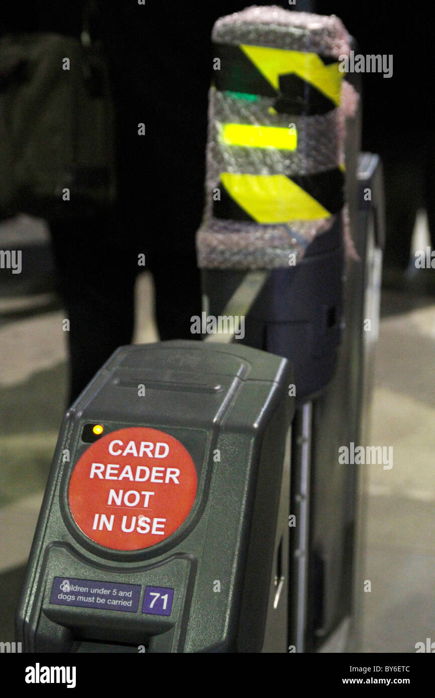 UK.Rail card reader machine broken down at London's King's Cross ...