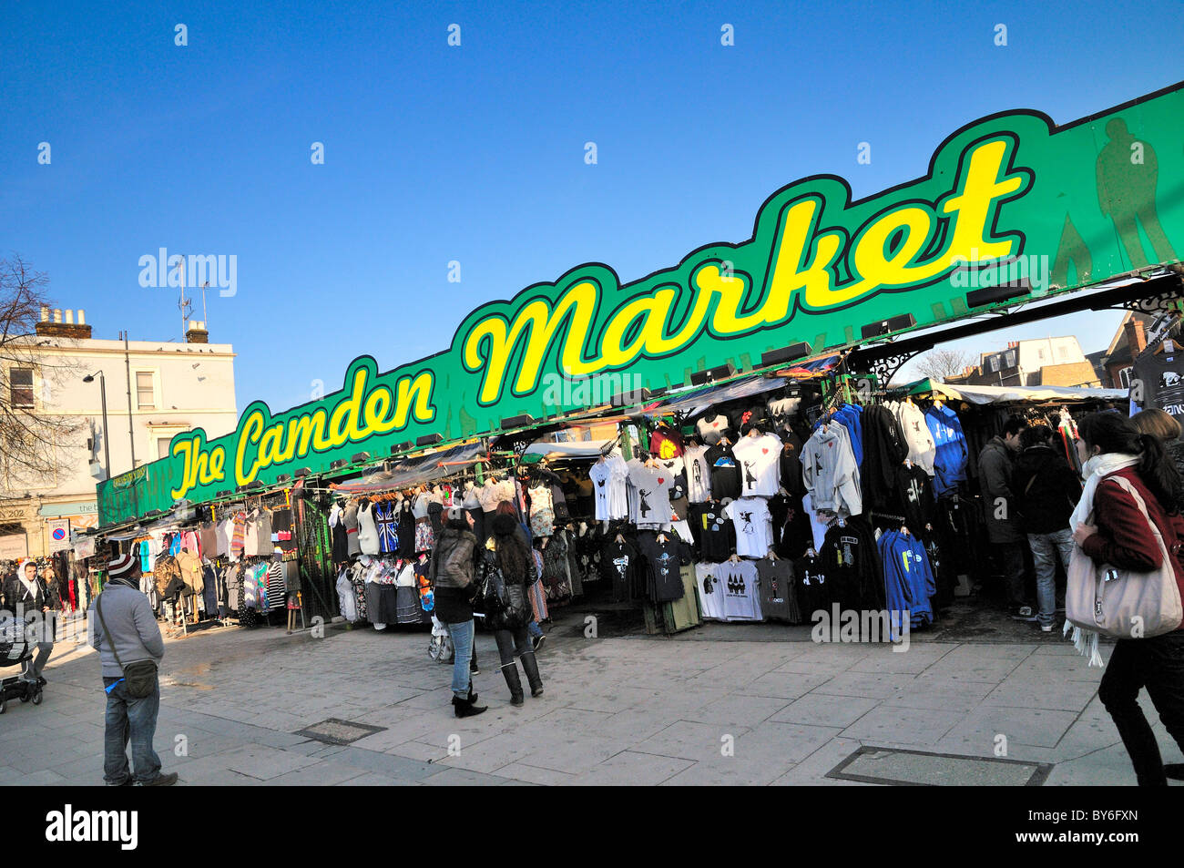 Busy british market town hi-res stock photography and images - Alamy