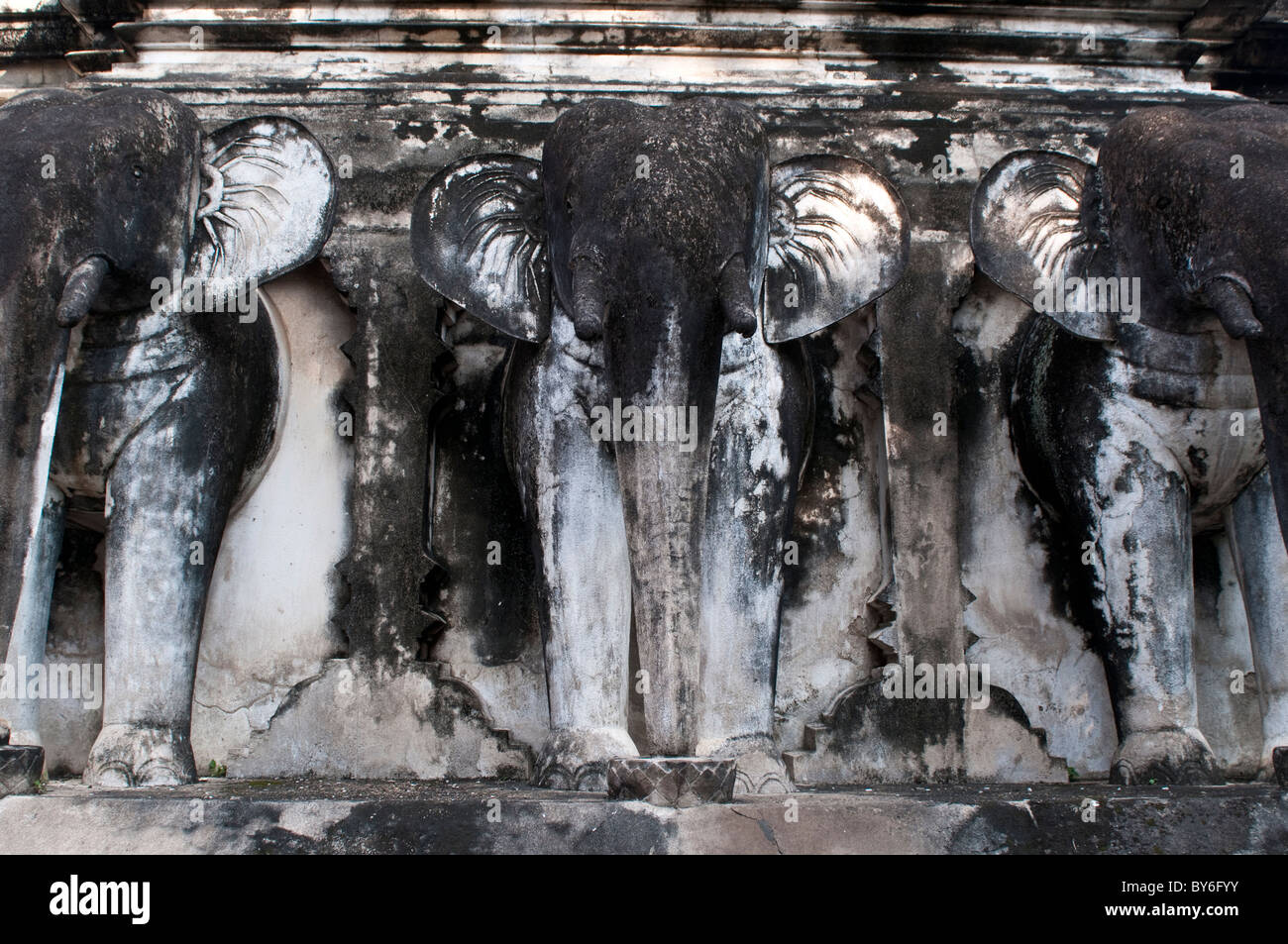 Elephant statues, Wat Chiang Man, Chiang Mai, Thailand Stock Photo - Alamy