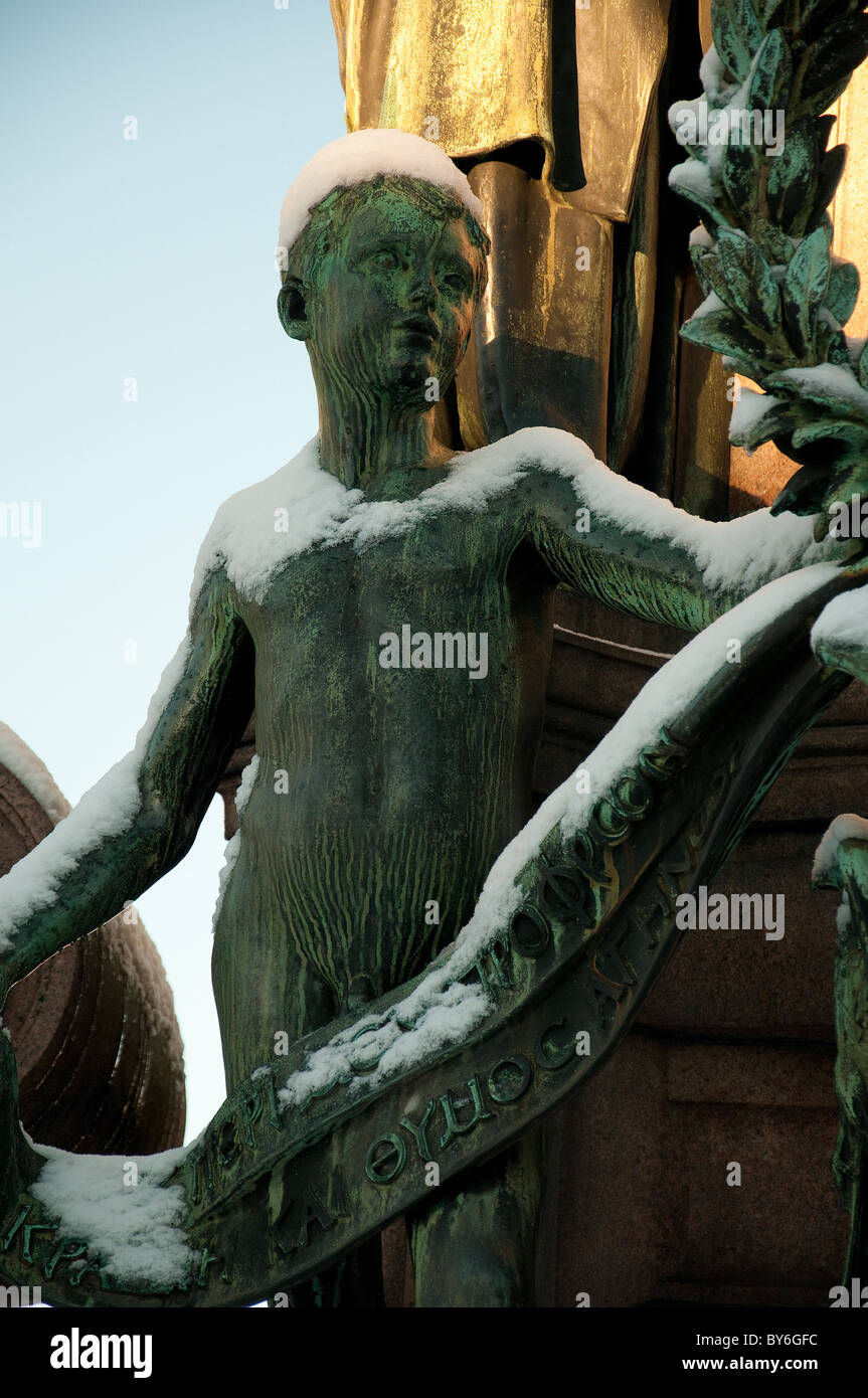 Ice sculpture in edinburgh hi-res stock photography and images - Alamy