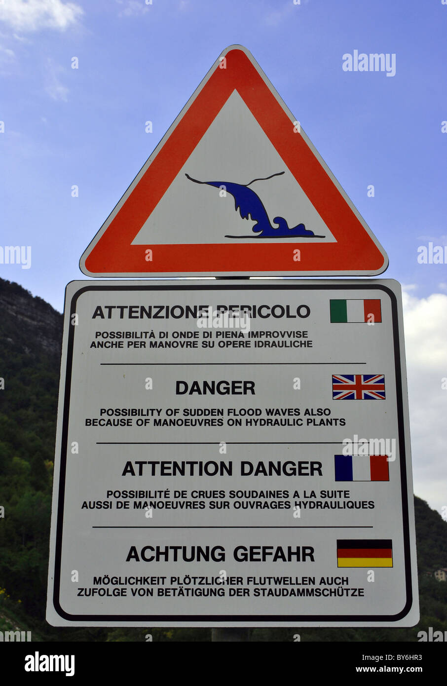 Traffic Signal flood danger Stock Photo - Alamy