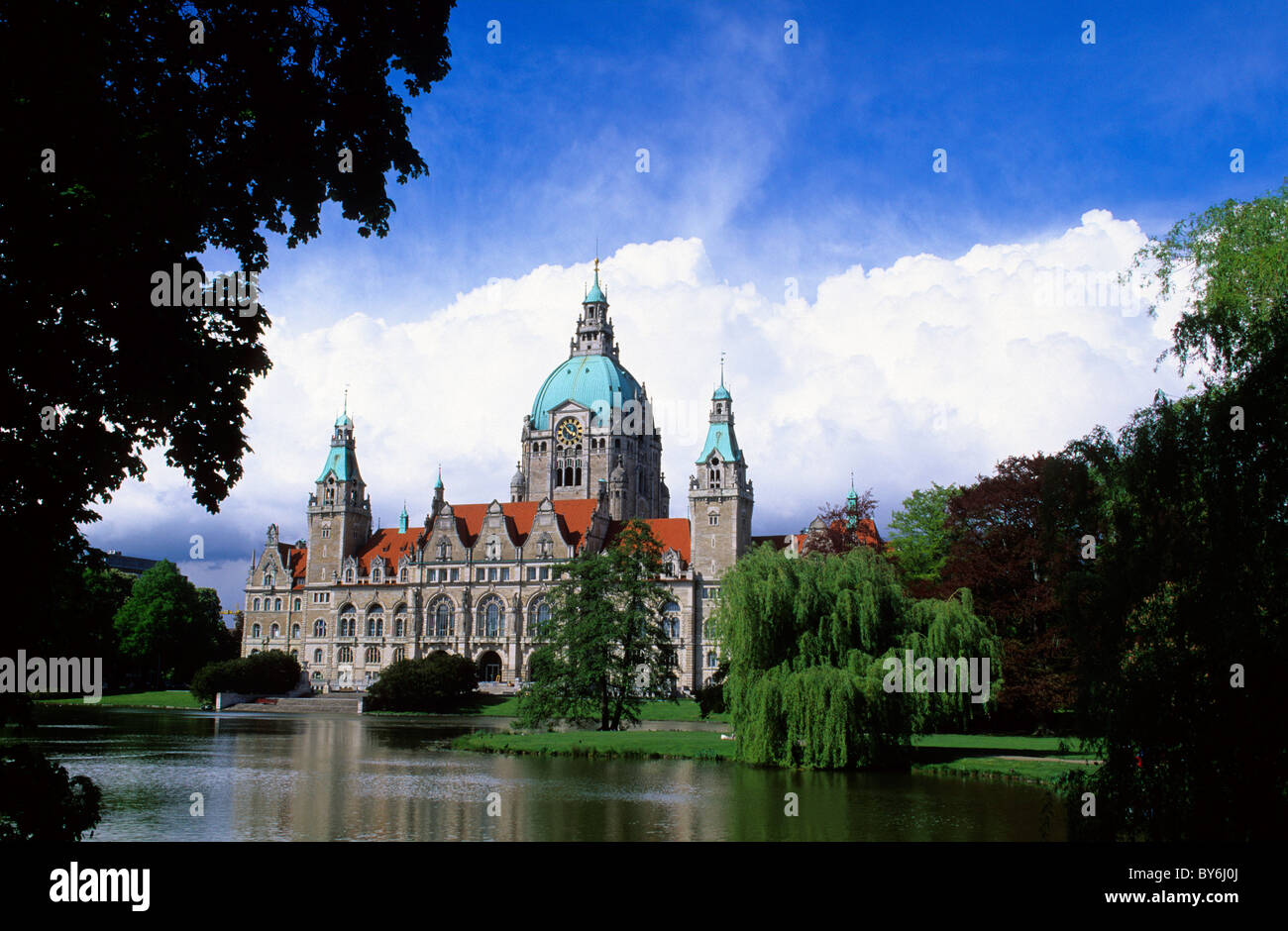 Europe, Germany, Lower Saxony, Hanover, Maschteich and the new city ...