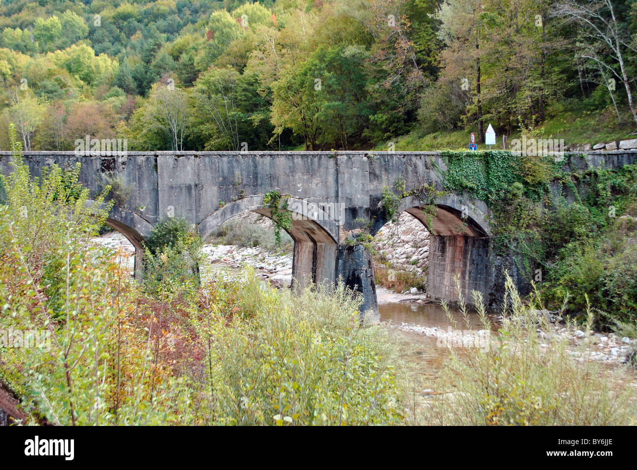 Brige over river hi-res stock photography and images - Alamy