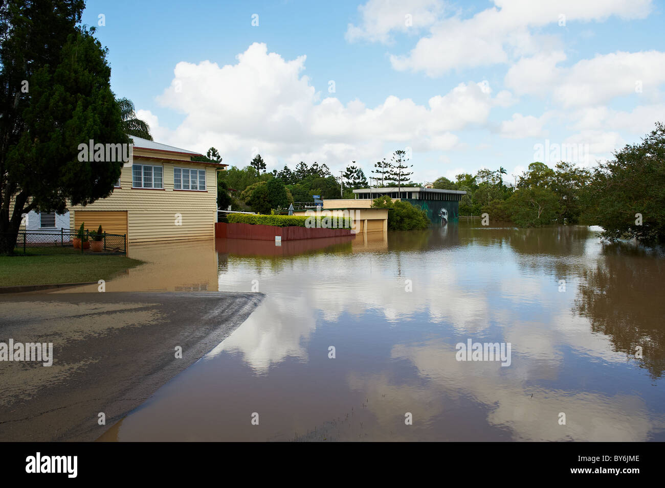 Brisbane floods 2011 at Fairfield Stock Photo - Alamy