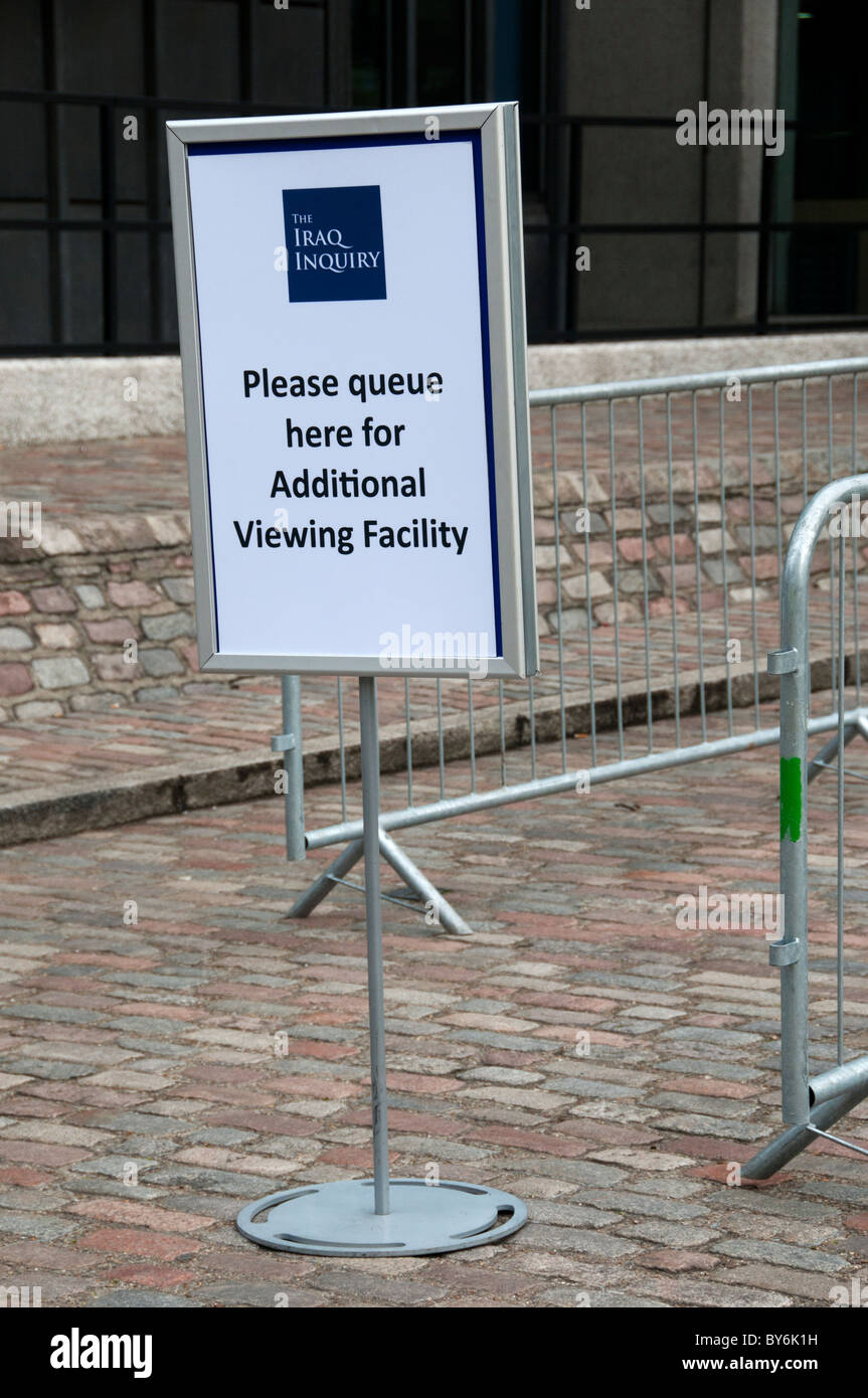 Queue here sign hi-res stock photography and images - Alamy