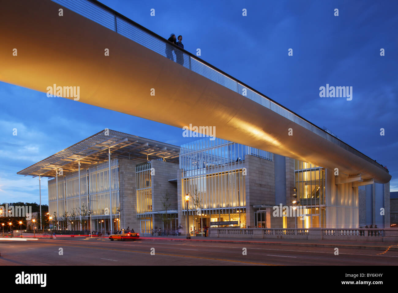 Nichols bridgeway and the modern wing of the Art Institute by Renzo ...